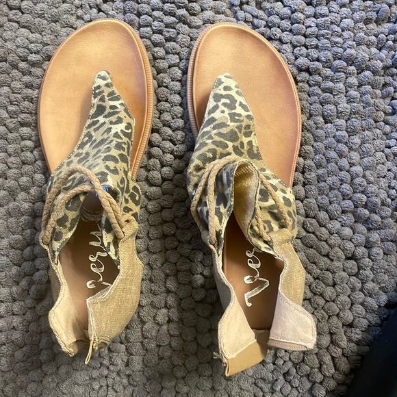 Very G | Shoes | Very G Cheetah Sandals 95 | Poshmark